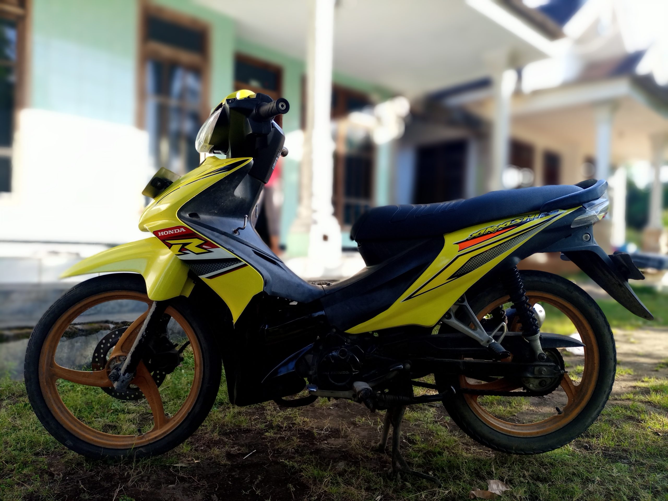 Revo Koperasi Kelir Kuning,Dengan Decal Arashi , Boleh Juga. - Zona ...